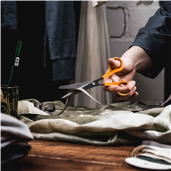 Vassa saxar till ditt nästa syprojekt hittar du hos oss! Ohlssons tyger ...